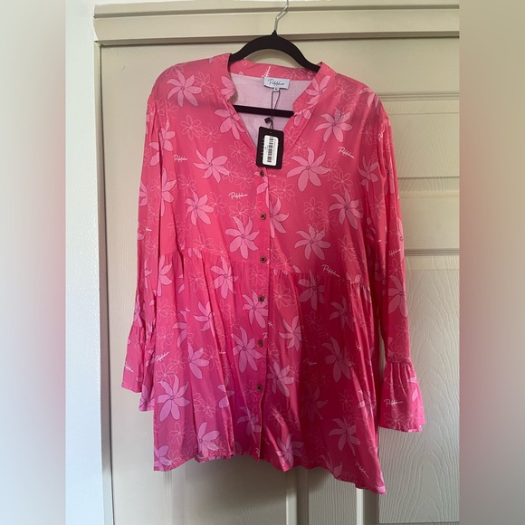 Manuhealii | Tops | Pulelehua Boutique Womens Blouse | Poshmark